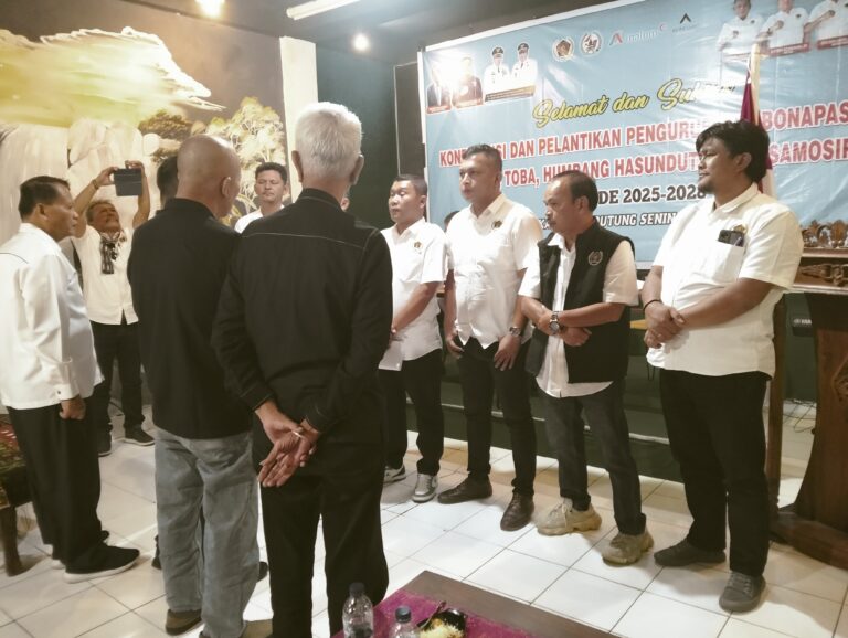 Konferensi dan Pelantikan Pengurus PWI Bona Pasogit : Alfonso ...